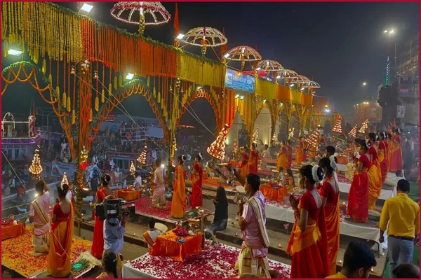 Dev Deepavali Draws Thousands to Varanasi – The Spiritual Spectacle ...